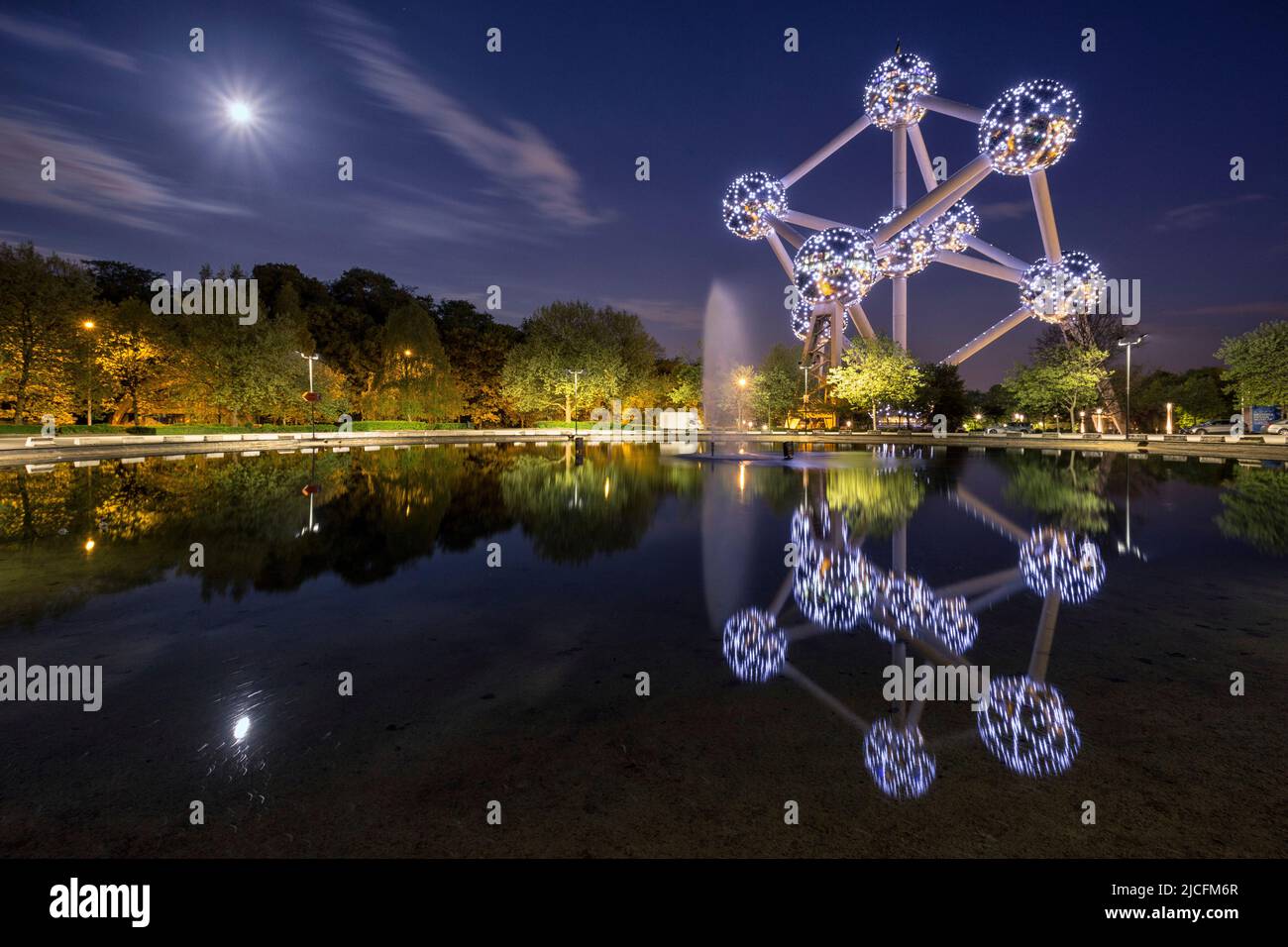 Atomium at night, reflected in a fountain, Brussels, Belgium Stock ...