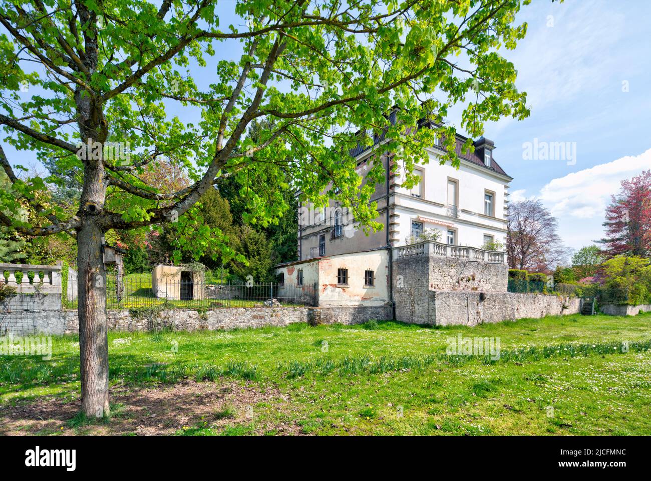 Urban villa, urban architecture, green area, Main riverbank, Main ...