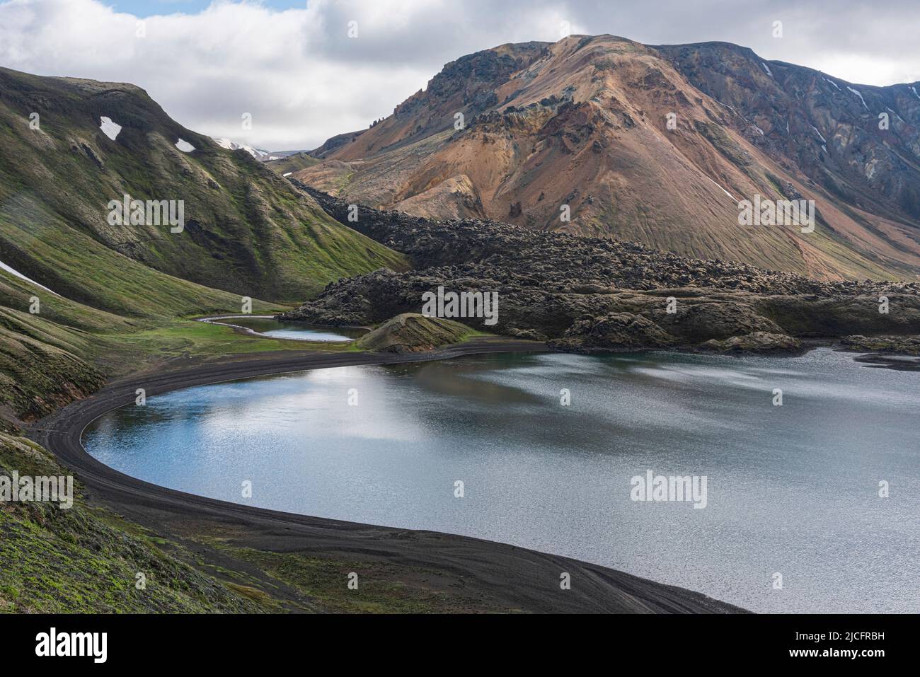 Laugavegur hiking trail is the most famous multi-day trekking tour in ...