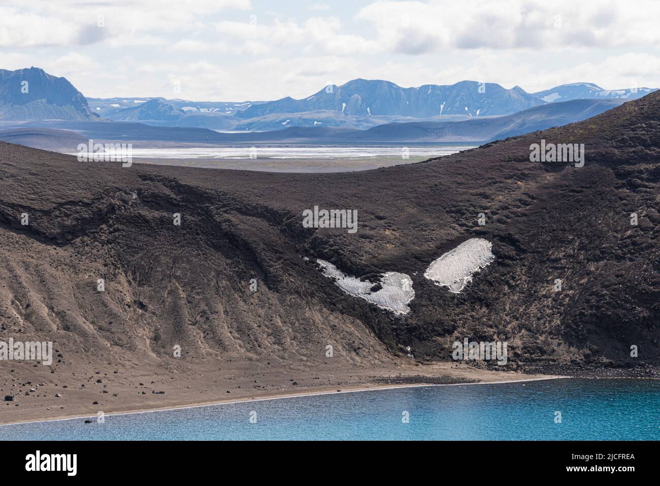 Laugavegur hiking trail is the most famous multi-day trekking tour in ...