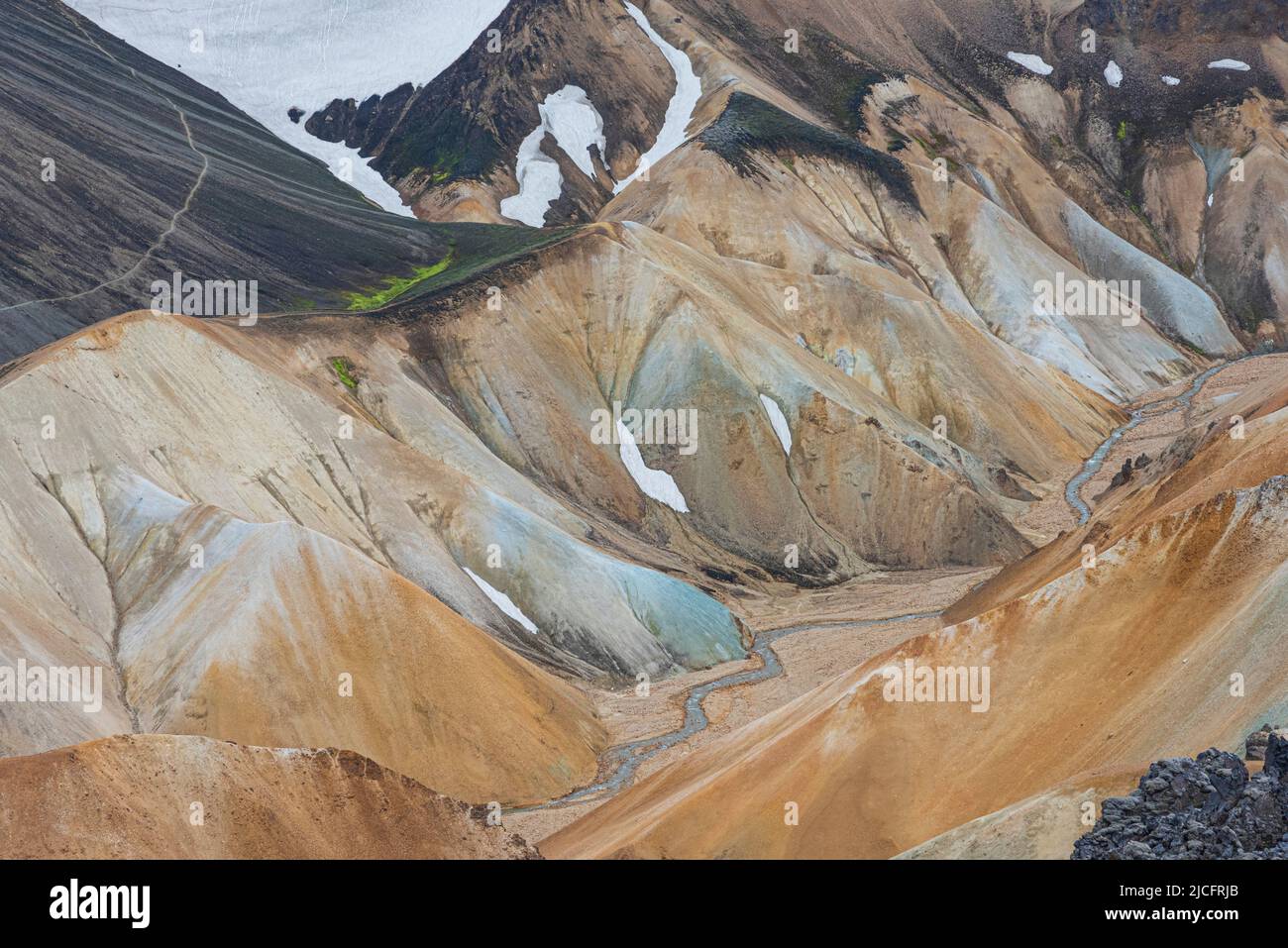 Laugavegur hiking trail is the most famous multi-day trekking tour in ...