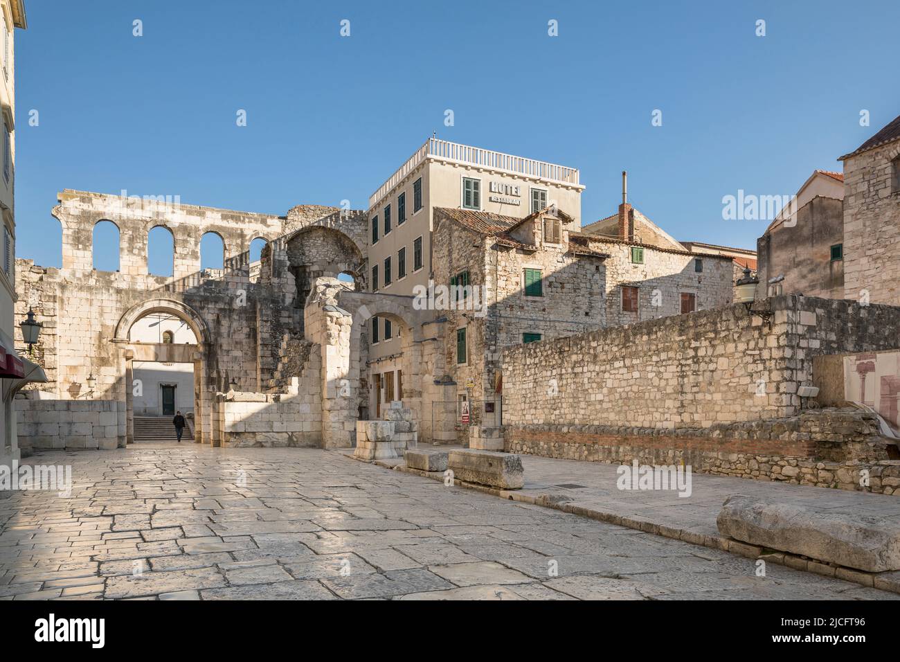 Silver gate hi-res stock photography and images - Alamy