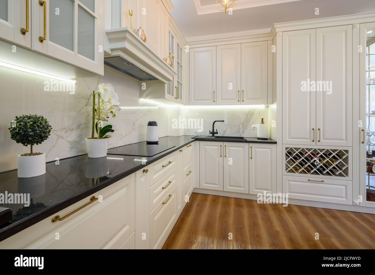 Kitchen facade hi-res stock photography and images - Alamy