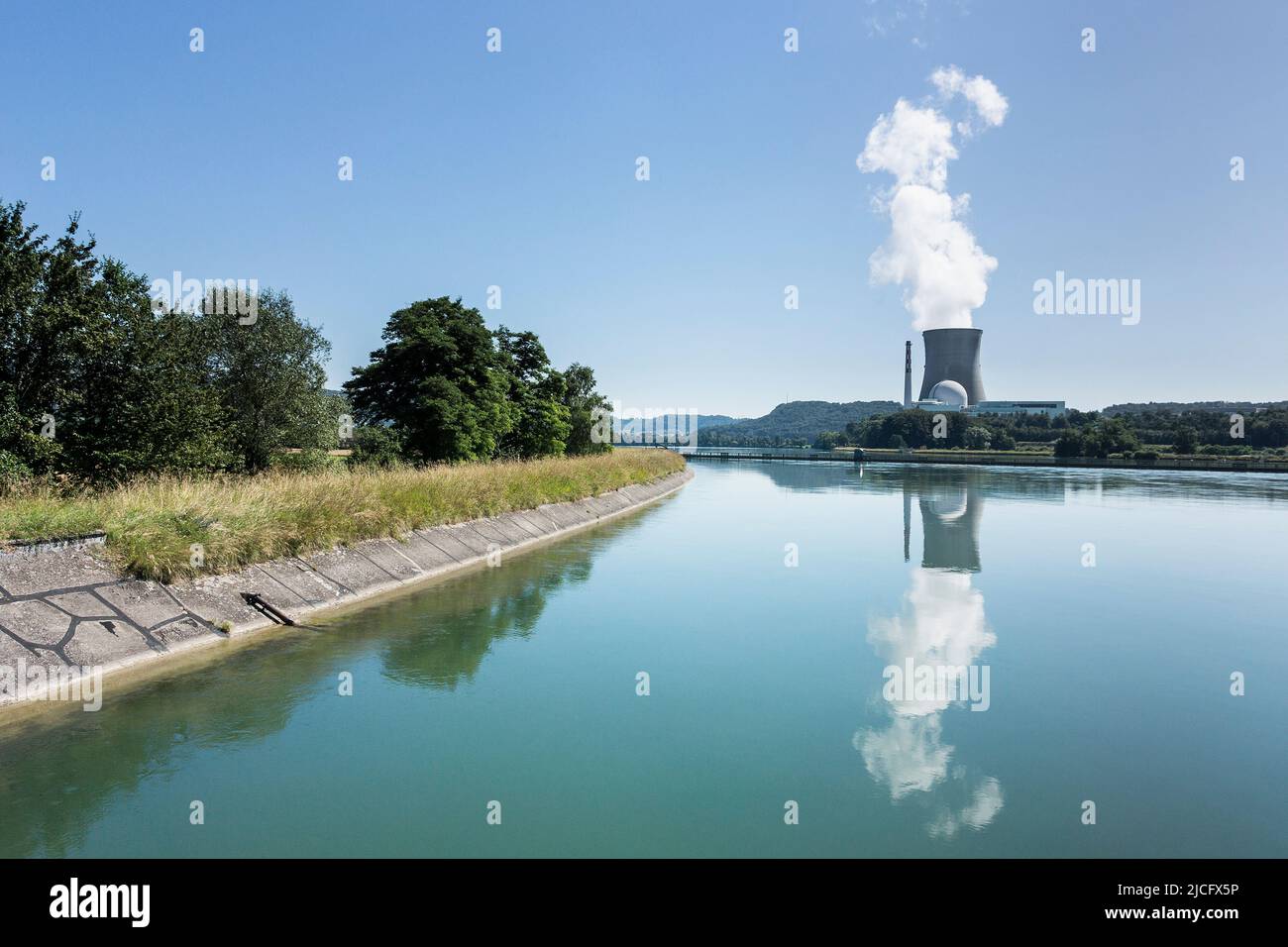 Rhine cycle path, view from the German bank of the Rhine to the ...