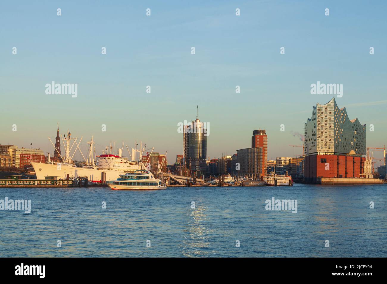 Museum ship steamship Cap San Diego with harbor city at evening sun ...