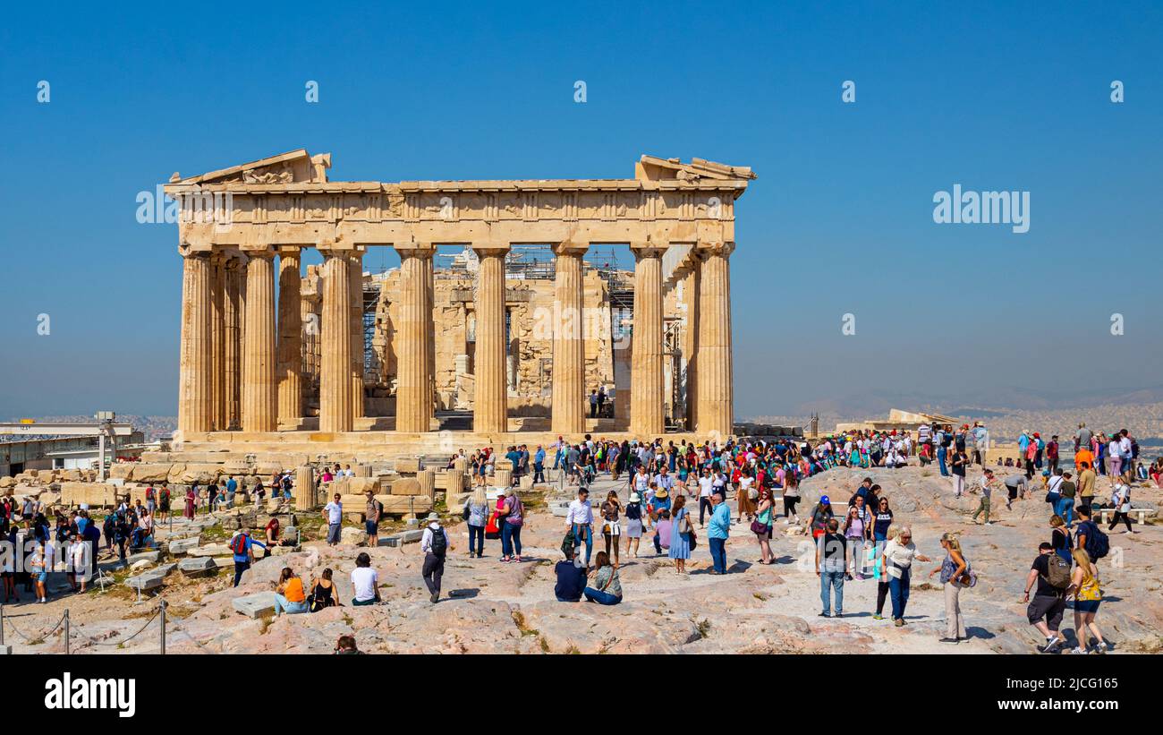 The Acropolis With A Large Group Of Tourists Stock Photo - Alamy