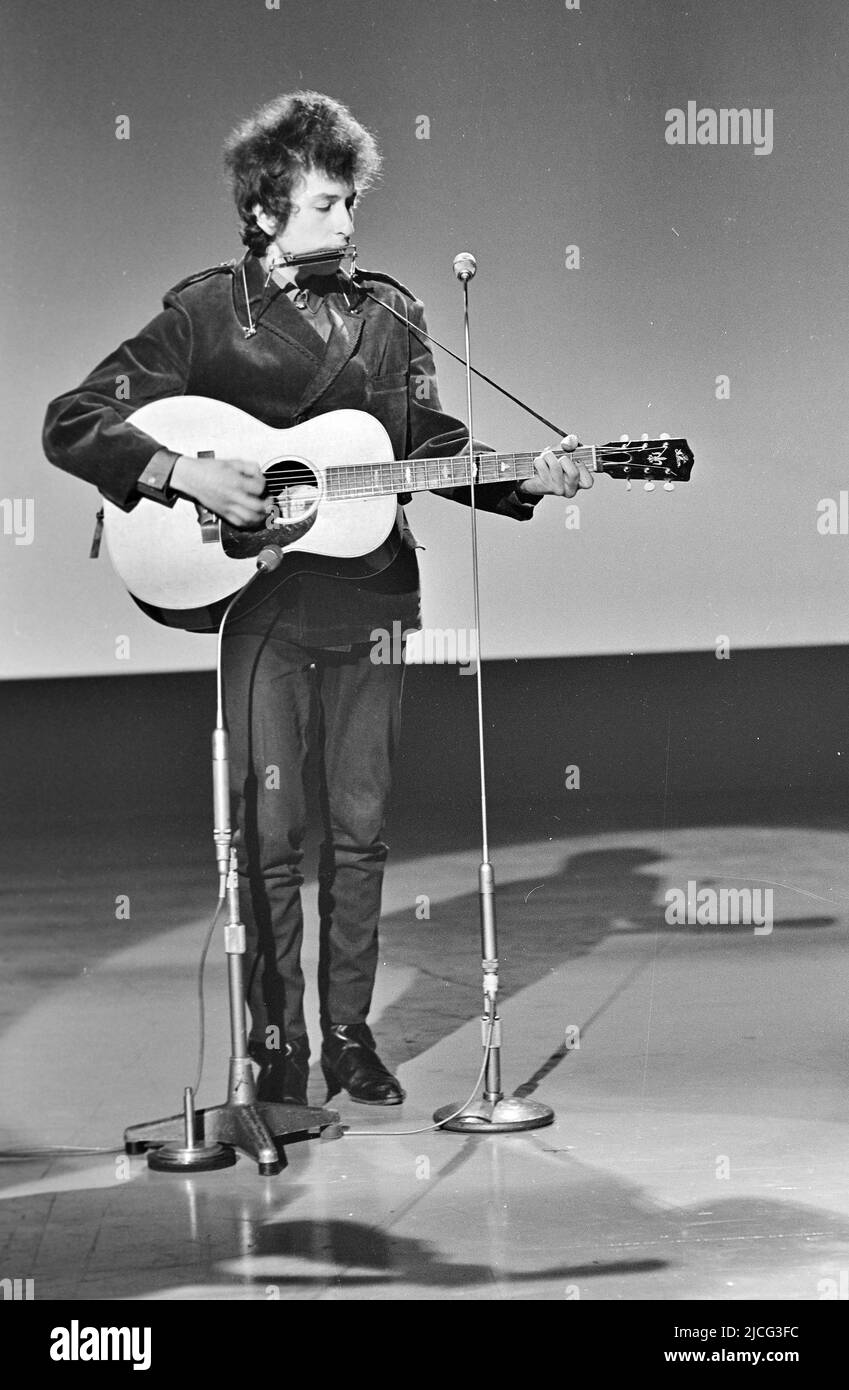 Bob dylan 1965 hi-res stock photography and images - Alamy