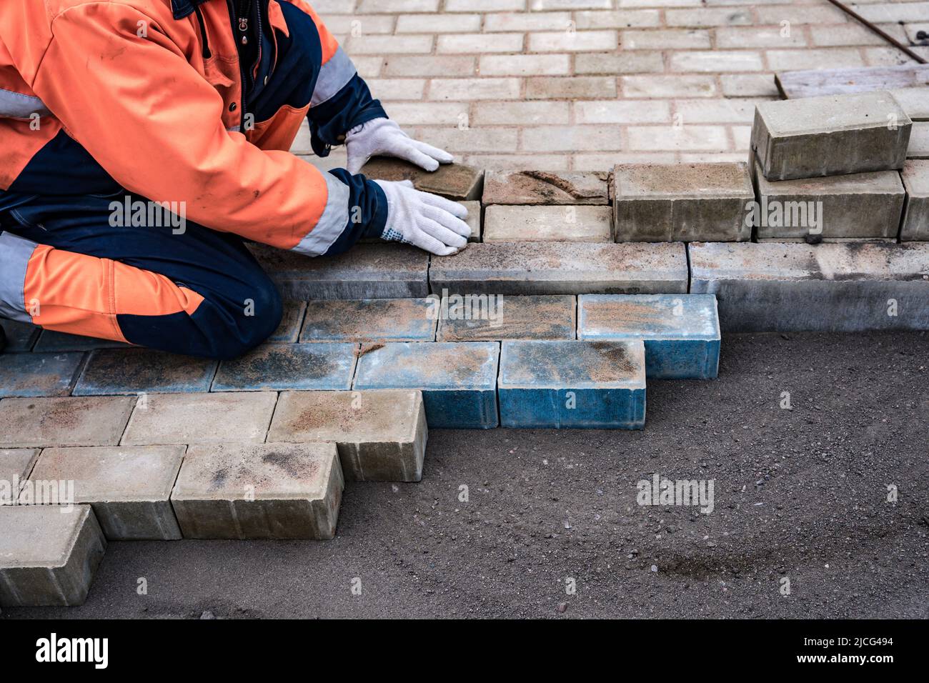 Square paving slabs in garden hi-res stock photography and images - Alamy