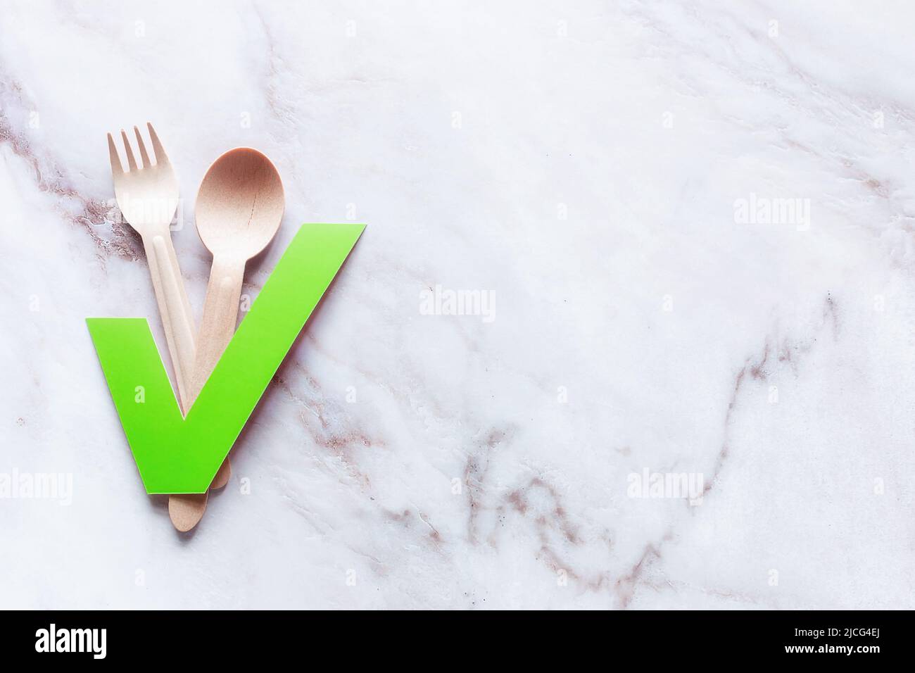 check mark on wooden cutlery concept stop plastic Stock Photo - Alamy