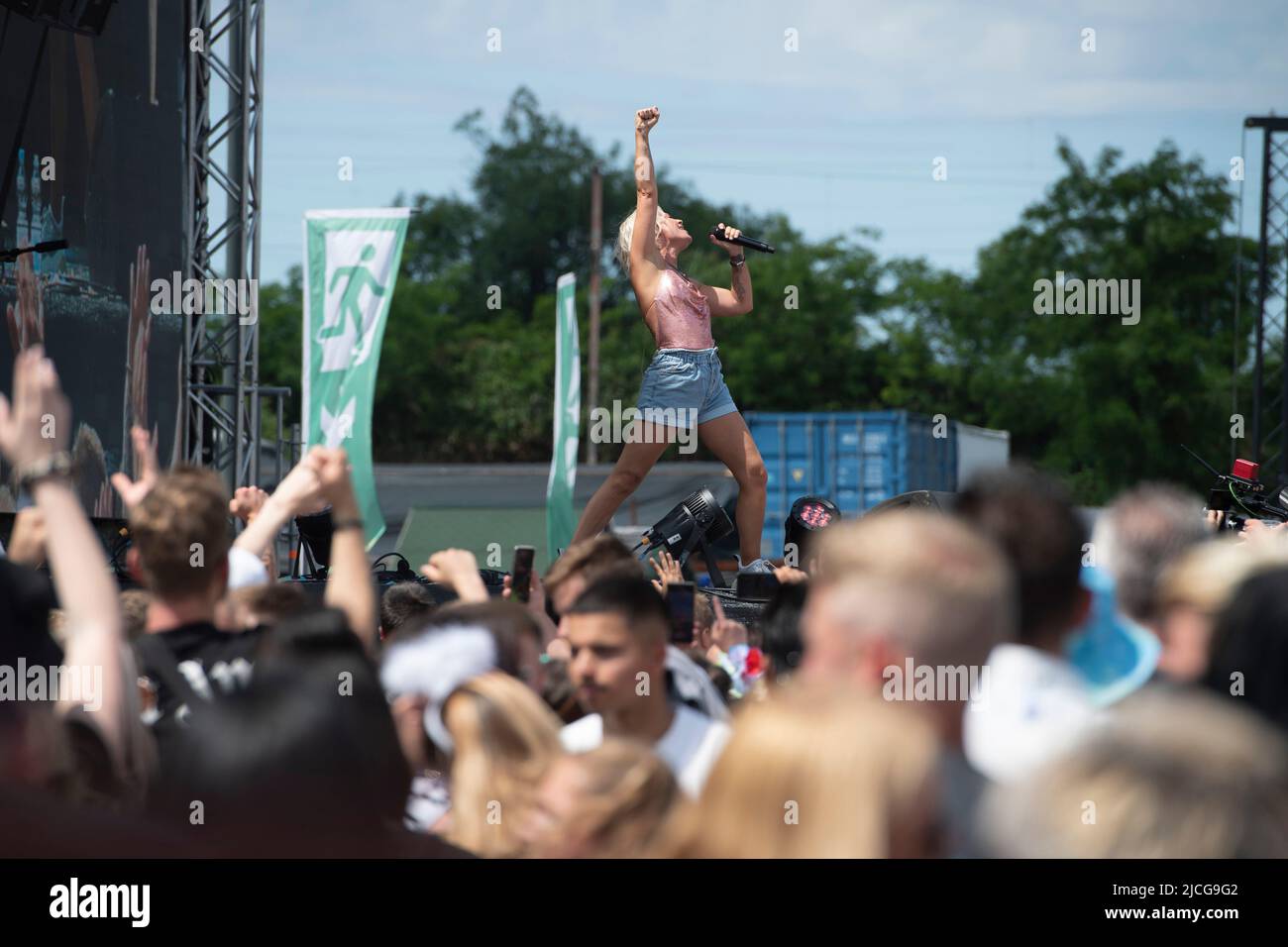 MICHELLE, singer, pop singer, musician, singing, singing, concert ...