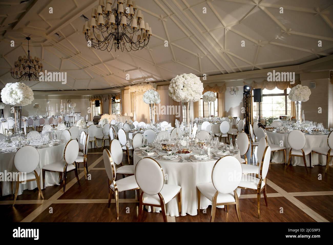 Elegant banquet hall for a wedding party Stock Photo - Alamy