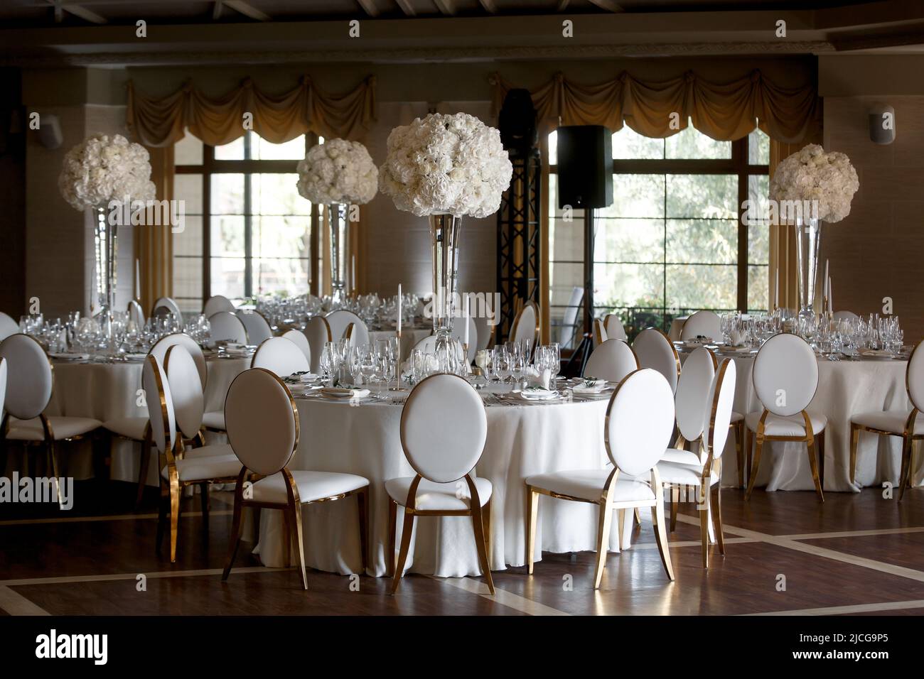 Elegant banquet hall for a wedding party Stock Photo - Alamy