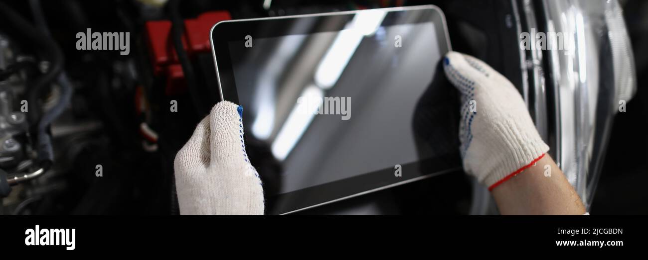 Mechanic use tablet with black screen for repairing vehicle Stock Photo ...