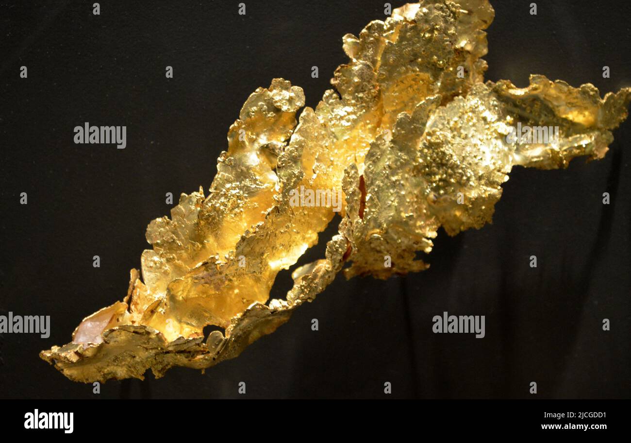 Crystaline gold hi-res stock photography and images - Alamy