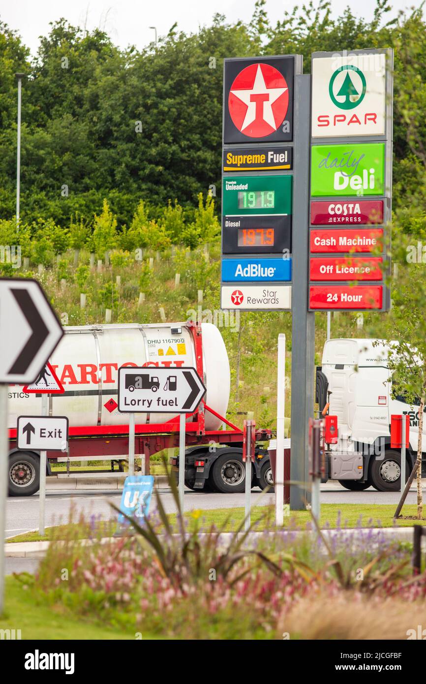 Skelton lake services on the m1 hi-res stock photography and images - Alamy