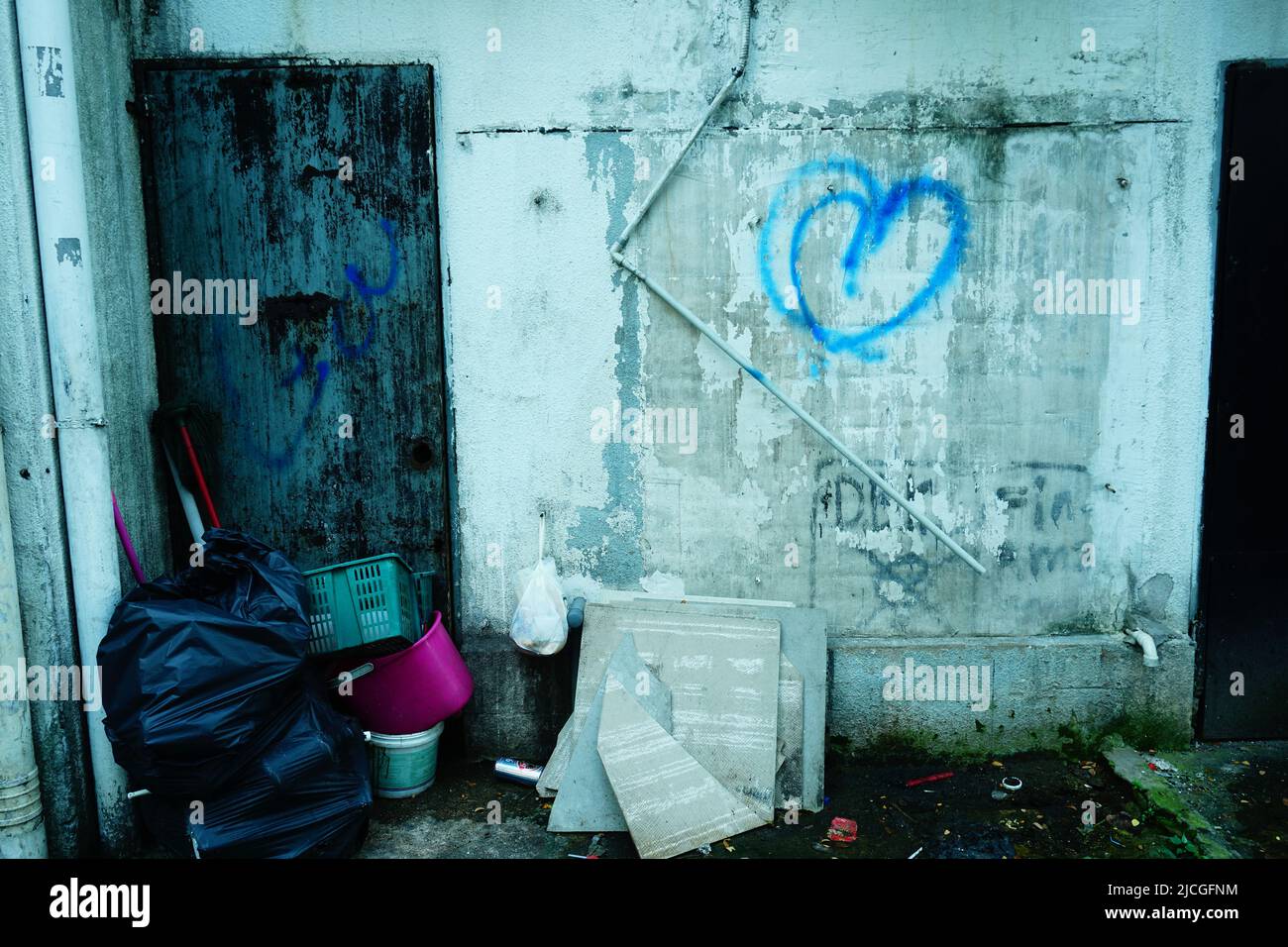 Heart deown on the wall hi-res stock photography and images - Alamy