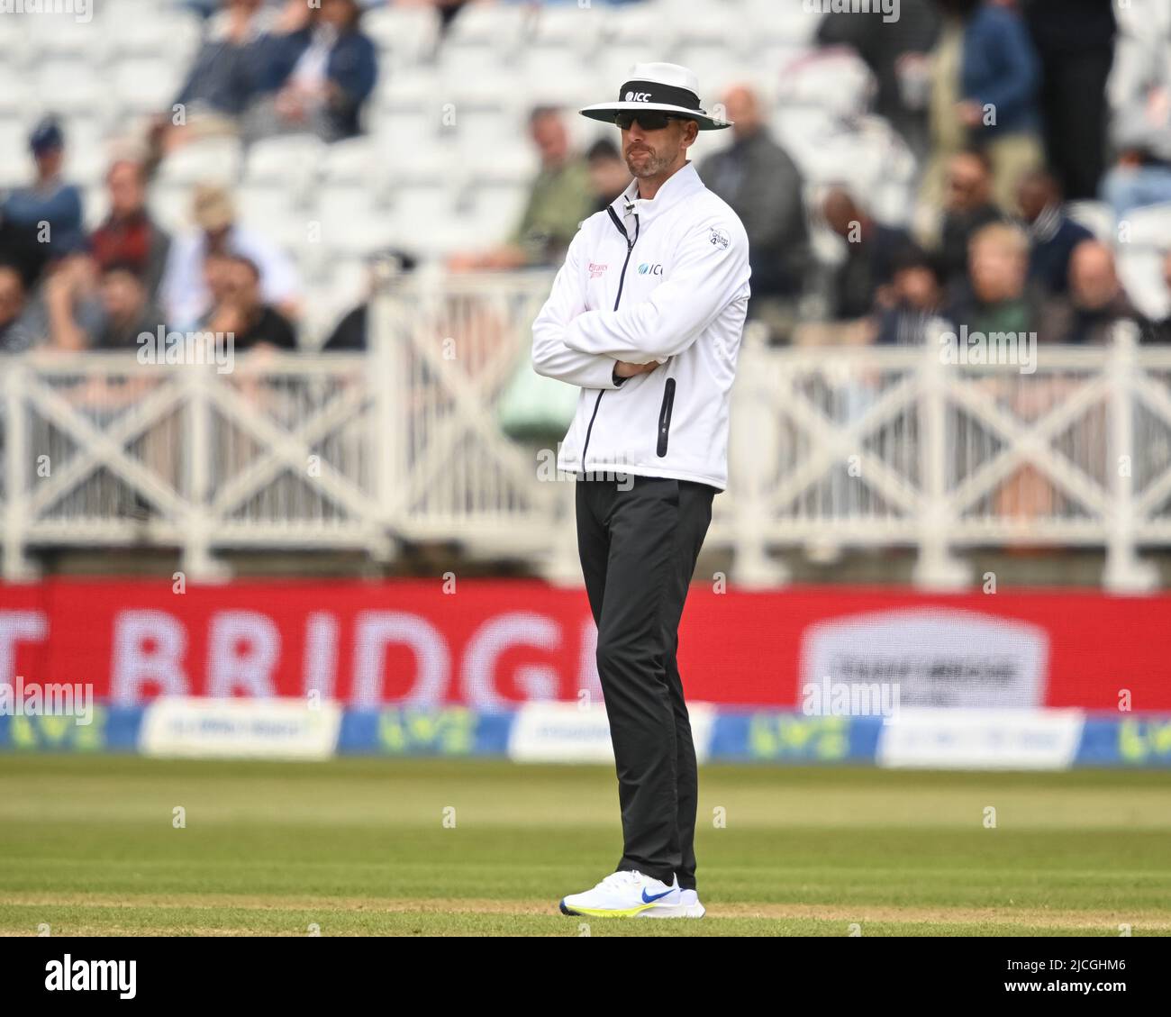 Michael gough umpire hi-res stock photography and images - Alamy