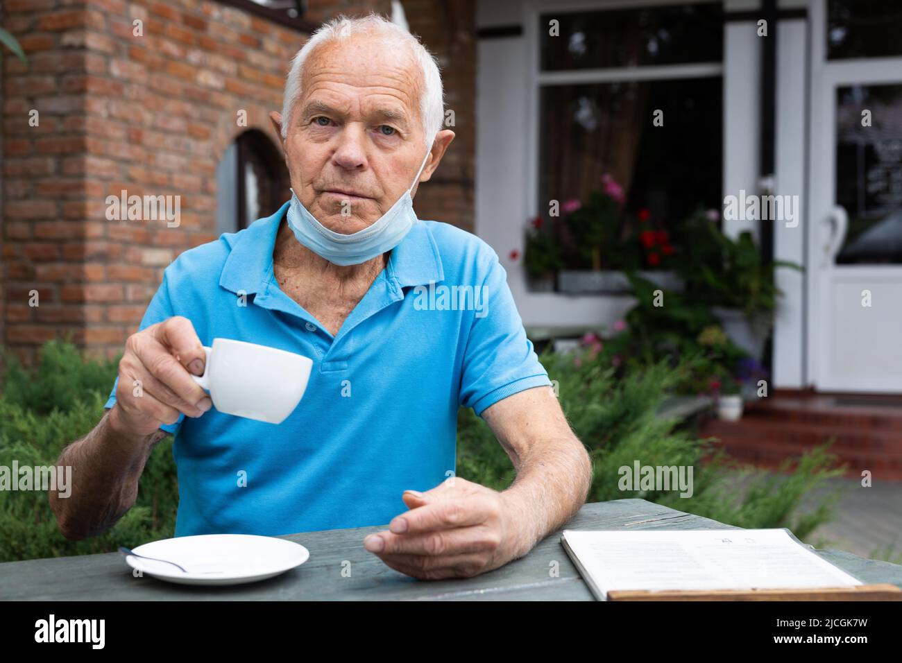 Outdoor tea break hi-res stock photography and images - Alamy