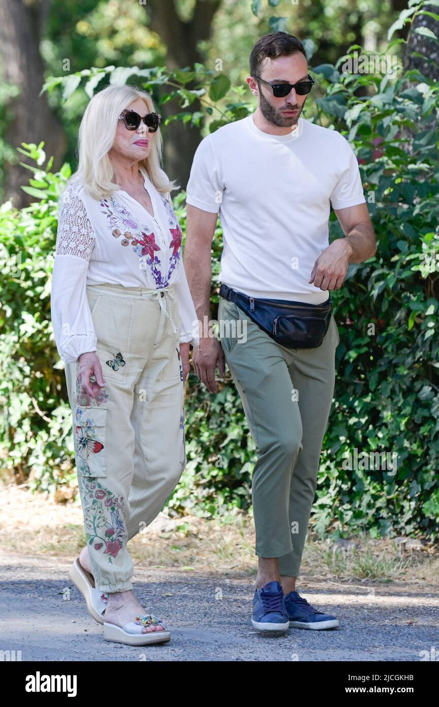 Sandra Milo (L) and a guest attend the photocall of Il bacio Immortale ...