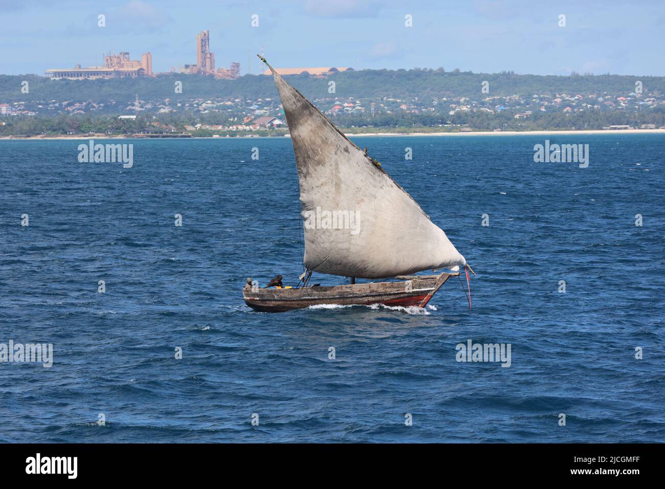 Fisherman on a traditional wooden Dhow boat, Indian Ocean, Zanzibar ...