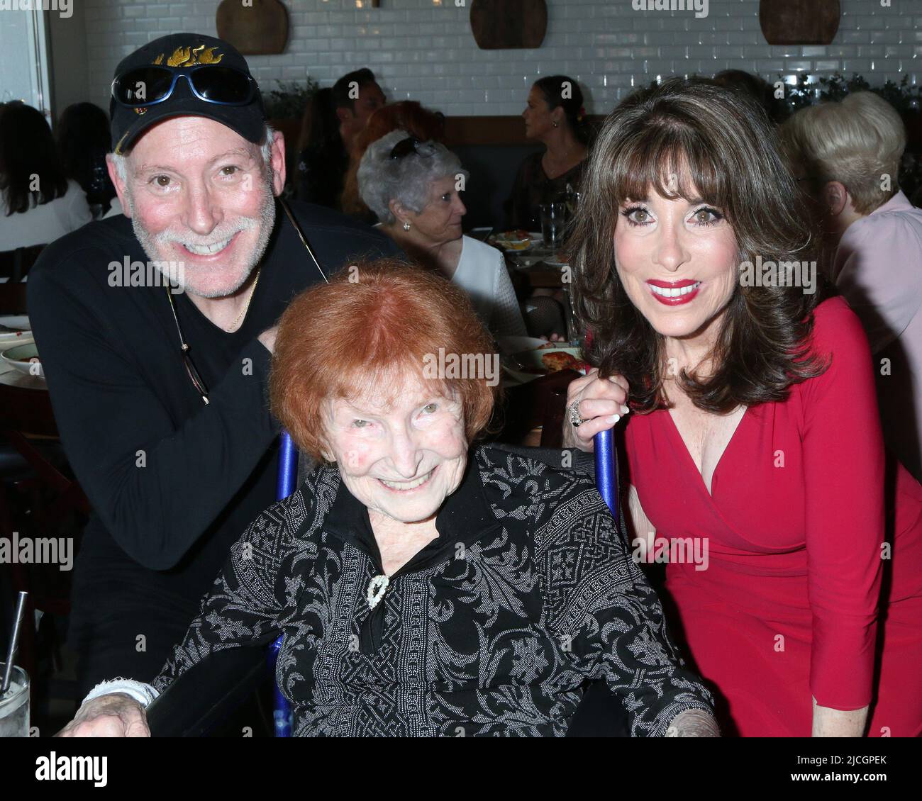 LOS ANGELES - JUN 9: Randy Wolveck, Molly Wolveck, Kate Linder at the ...