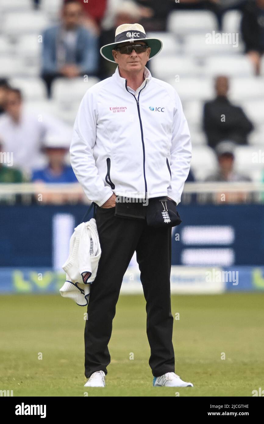 Umpire paul reiffel hi-res stock photography and images - Alamy