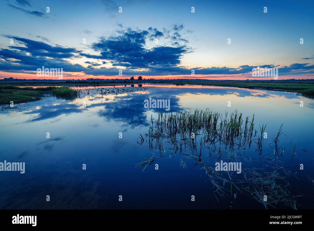 Moody sunset sky hi-res stock photography and images - Alamy