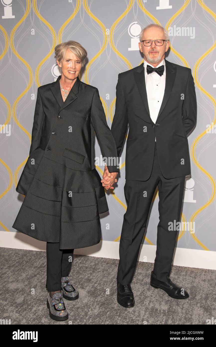 NEW YORK, NEW YORK - JUNE 12: Susan Wheeler Duff and David Morse ...