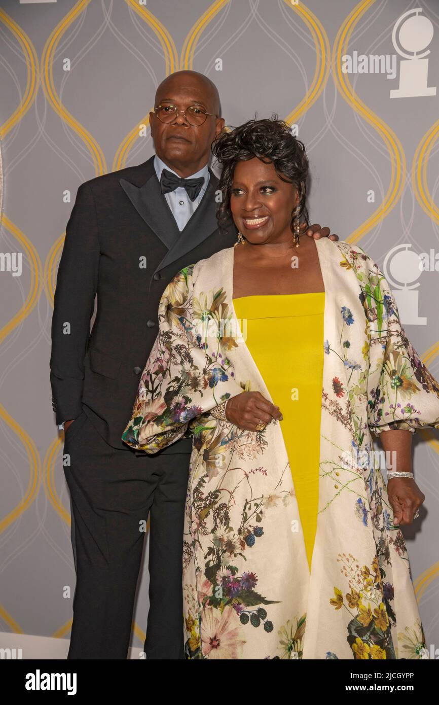 NEW YORK, NEW YORK - JUNE 12: Samuel L. Jackson and LaTanya Richardson ...