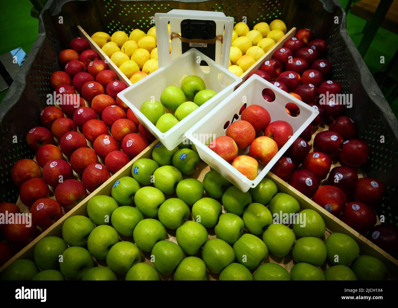 Berlin, Germany. 07th Apr, 2022. Yellow, red and green apples at Fruit ...
