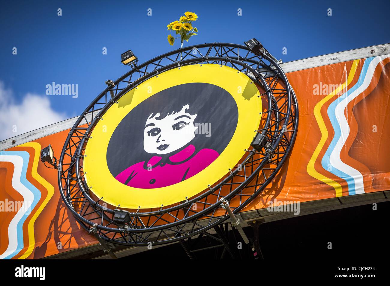 2022-06-13 14:09:33 LANDGRAAF - The Pinkpop logo. Employees are busy ...