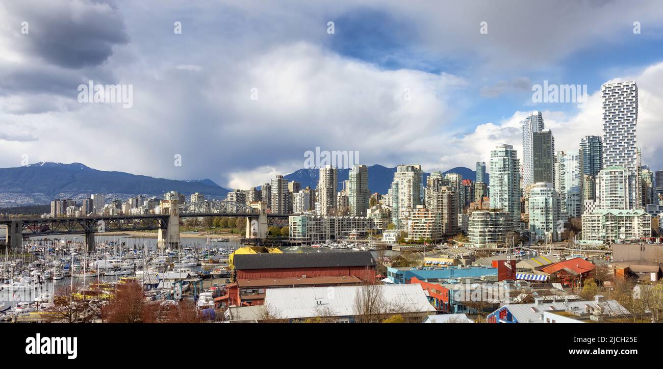 Modern Cityscape on the West Coast Pacific Ocean Stock Photo - Alamy