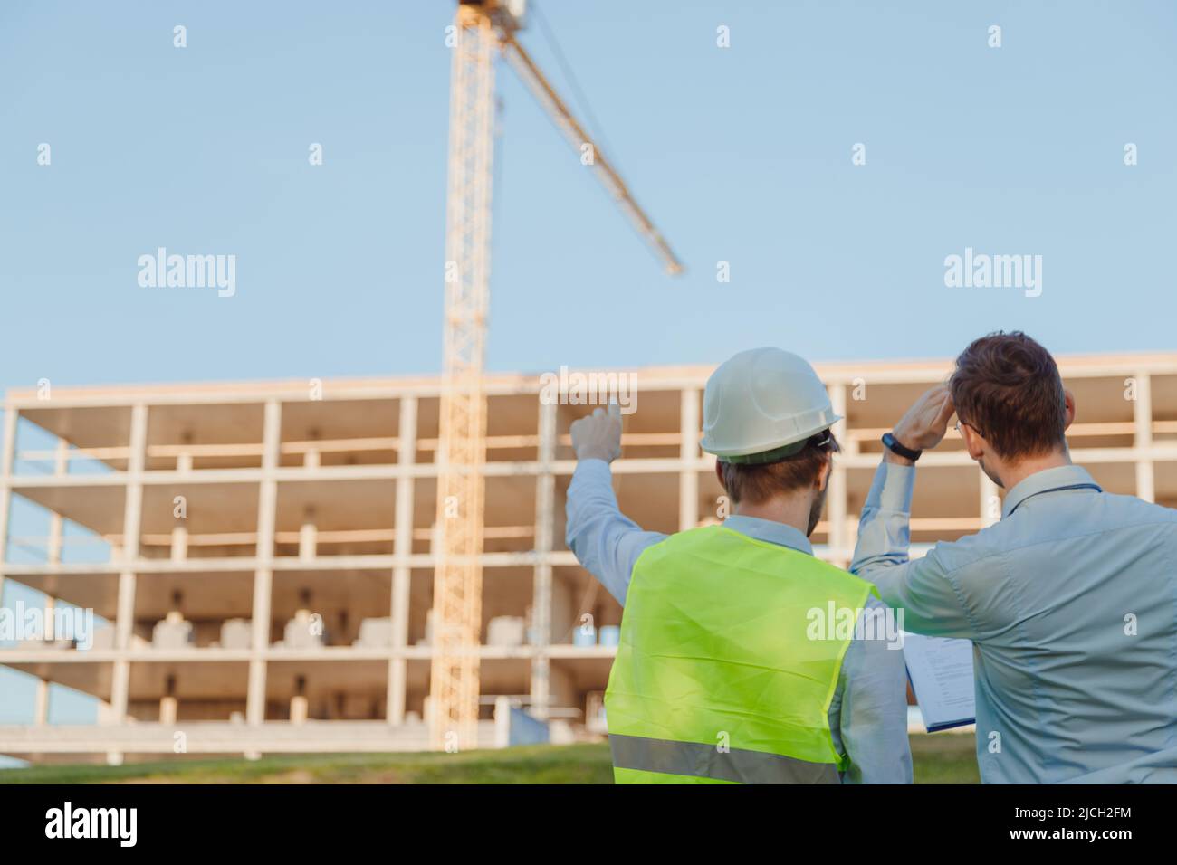 architect shows the customer a new building, copyspace Stock Photo - Alamy architect shows the customer a new building, copyspace Stock Photo - Alamy