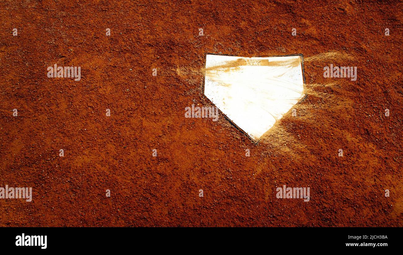 Baseball play at homeplate hi-res stock photography and images - Alamy