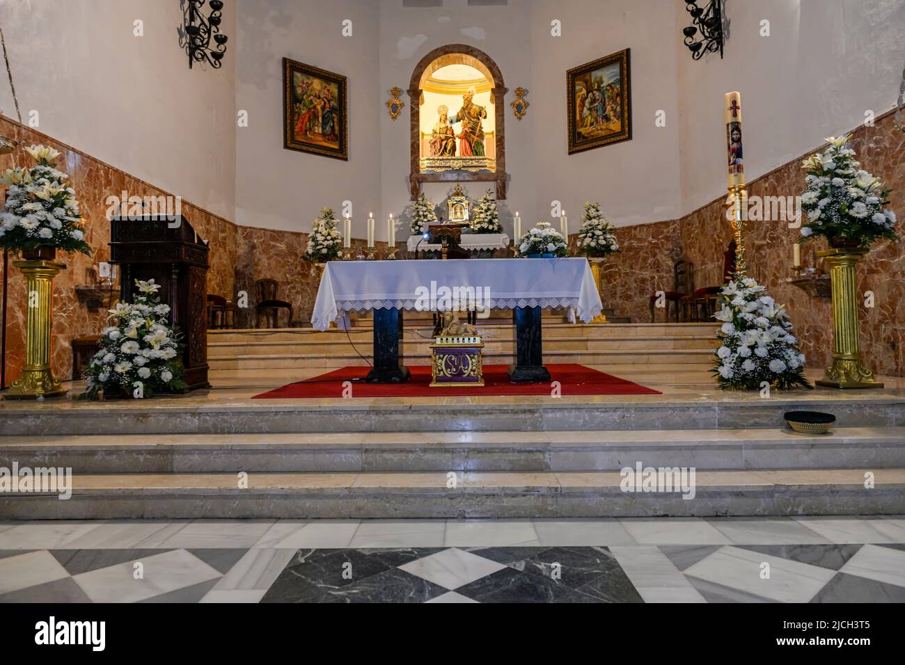 High Altar in the central nave of a Catholic Church Stock Photo - Alamy