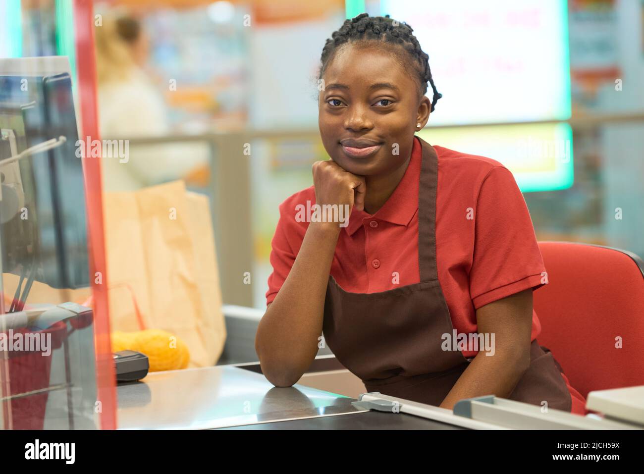 Cashier counter hi-res stock photography and images - Alamy