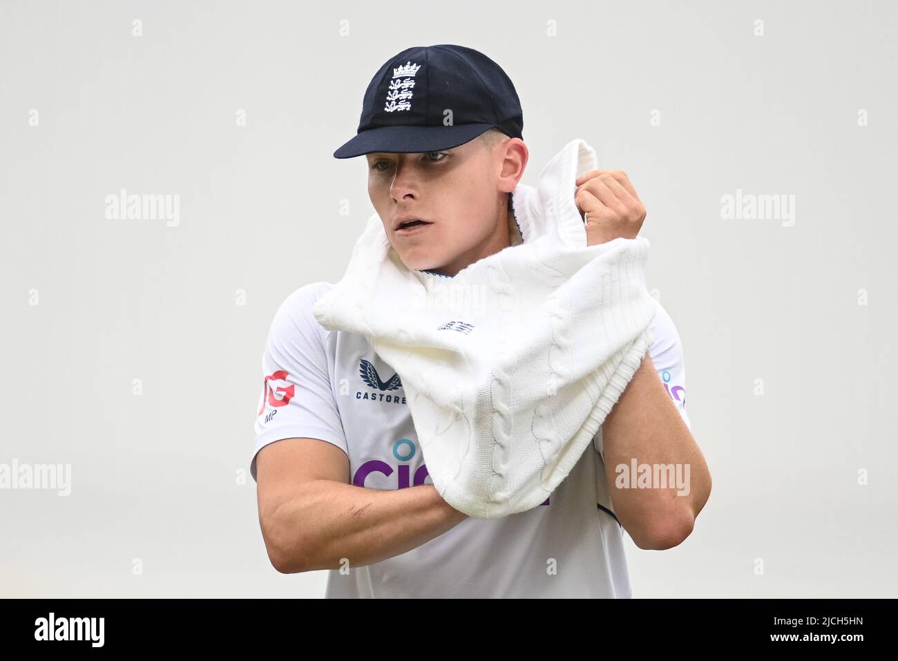 Matthew Potts of England puts his jumper on Stock Photo - Alamy