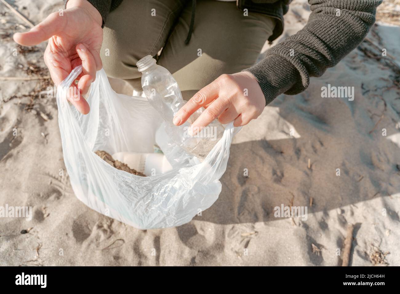 Collecting trash on beach hi-res stock photography and images - Alamy