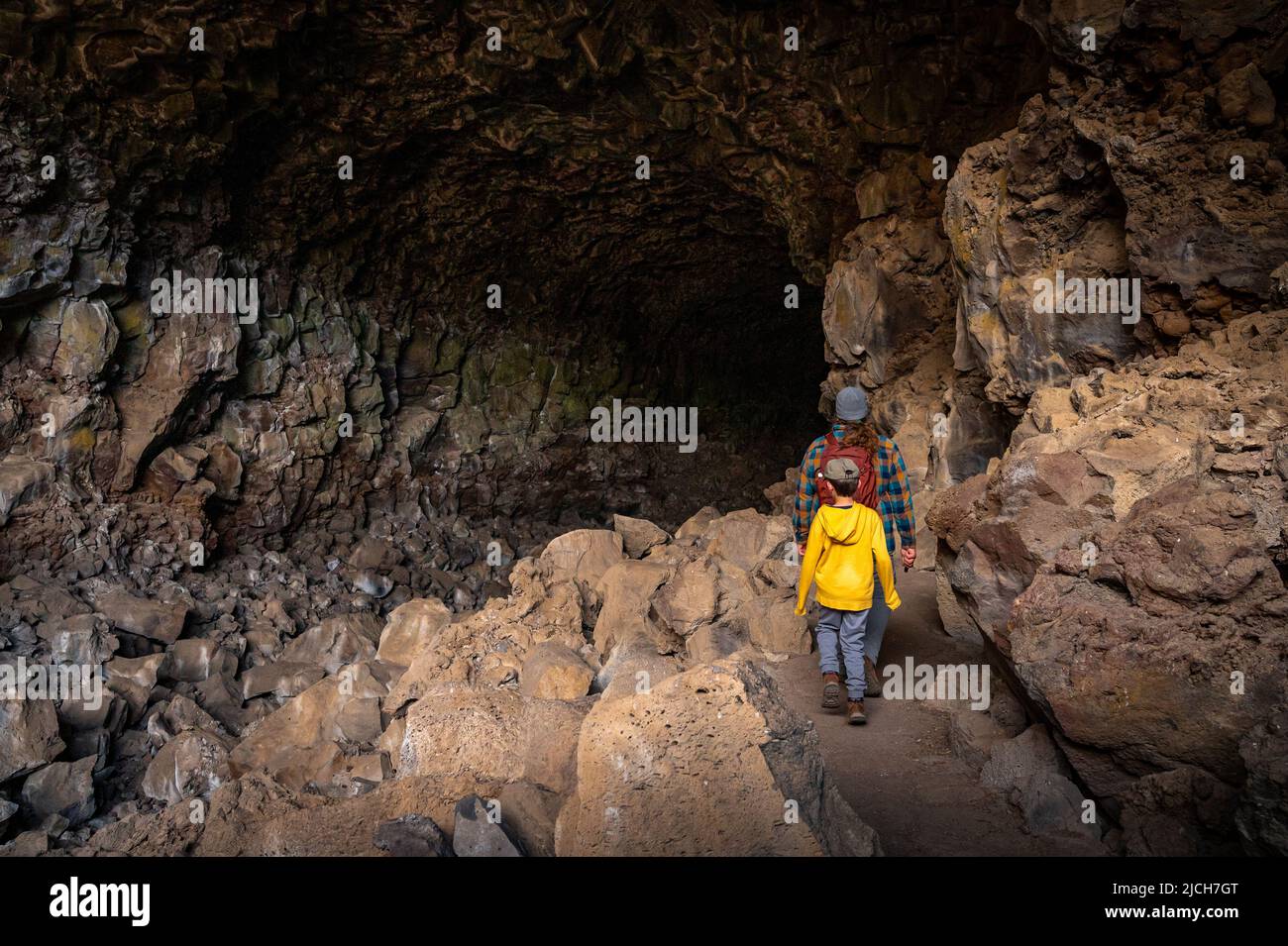 Cave dark hi-res stock photography and images - Alamy