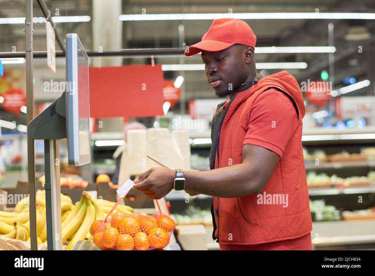 Grocery worker uniform hi-res stock photography and images - Alamy