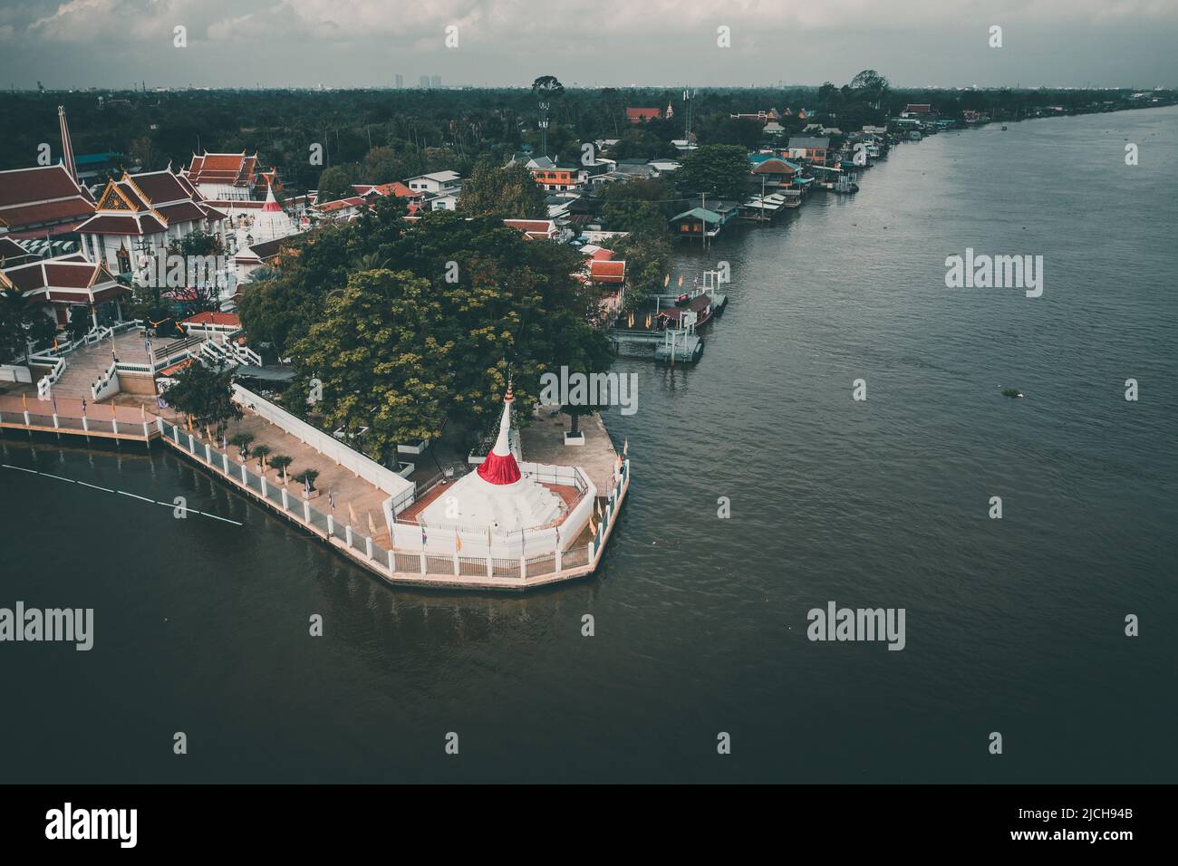 Aerial view of Wat Poramai Yikawat or wat Paramaiyikawat in Koh Kret ...