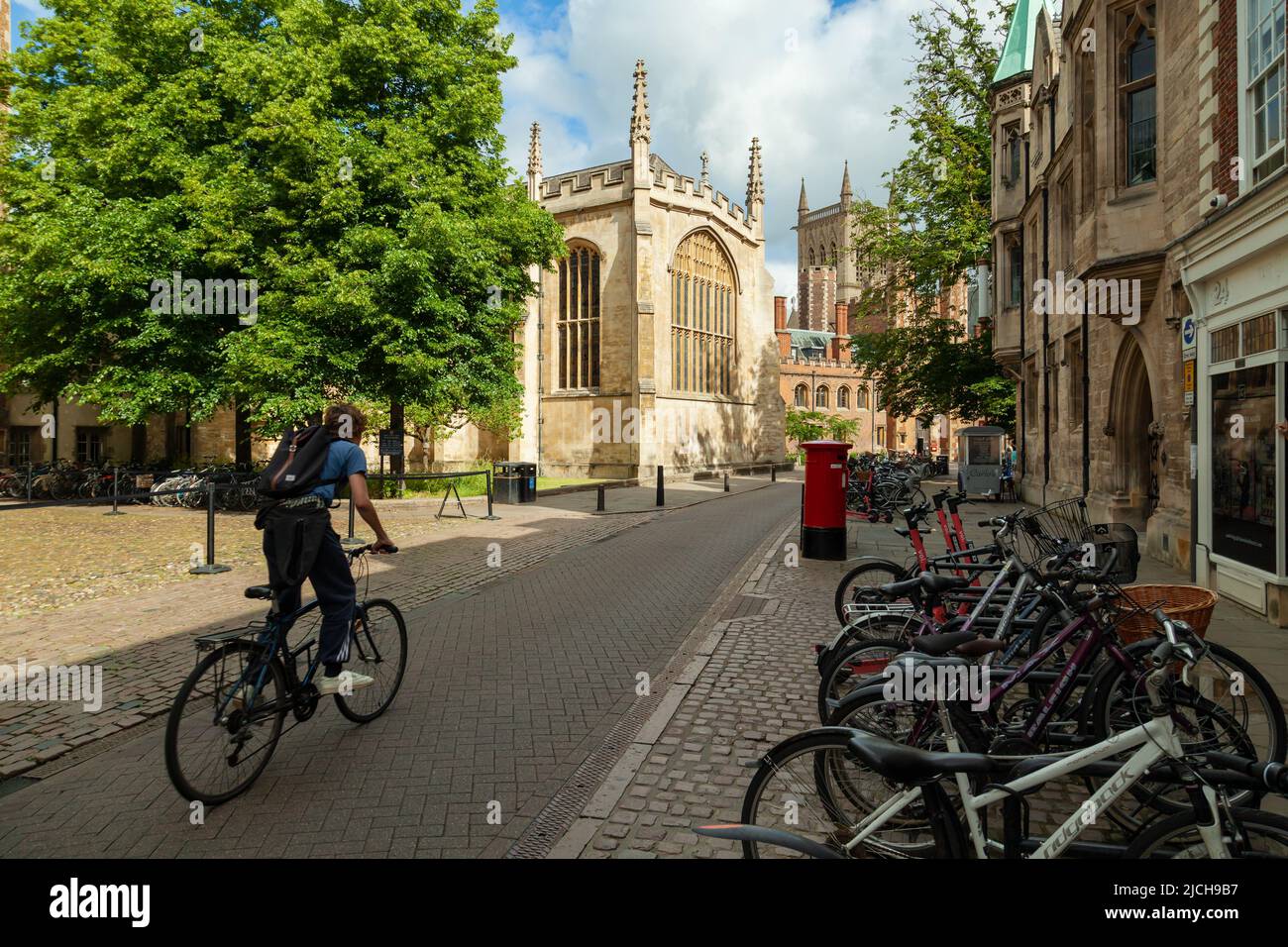 Spring morning on Trinity Street in Cambridge, England Stock Photo - Alamy