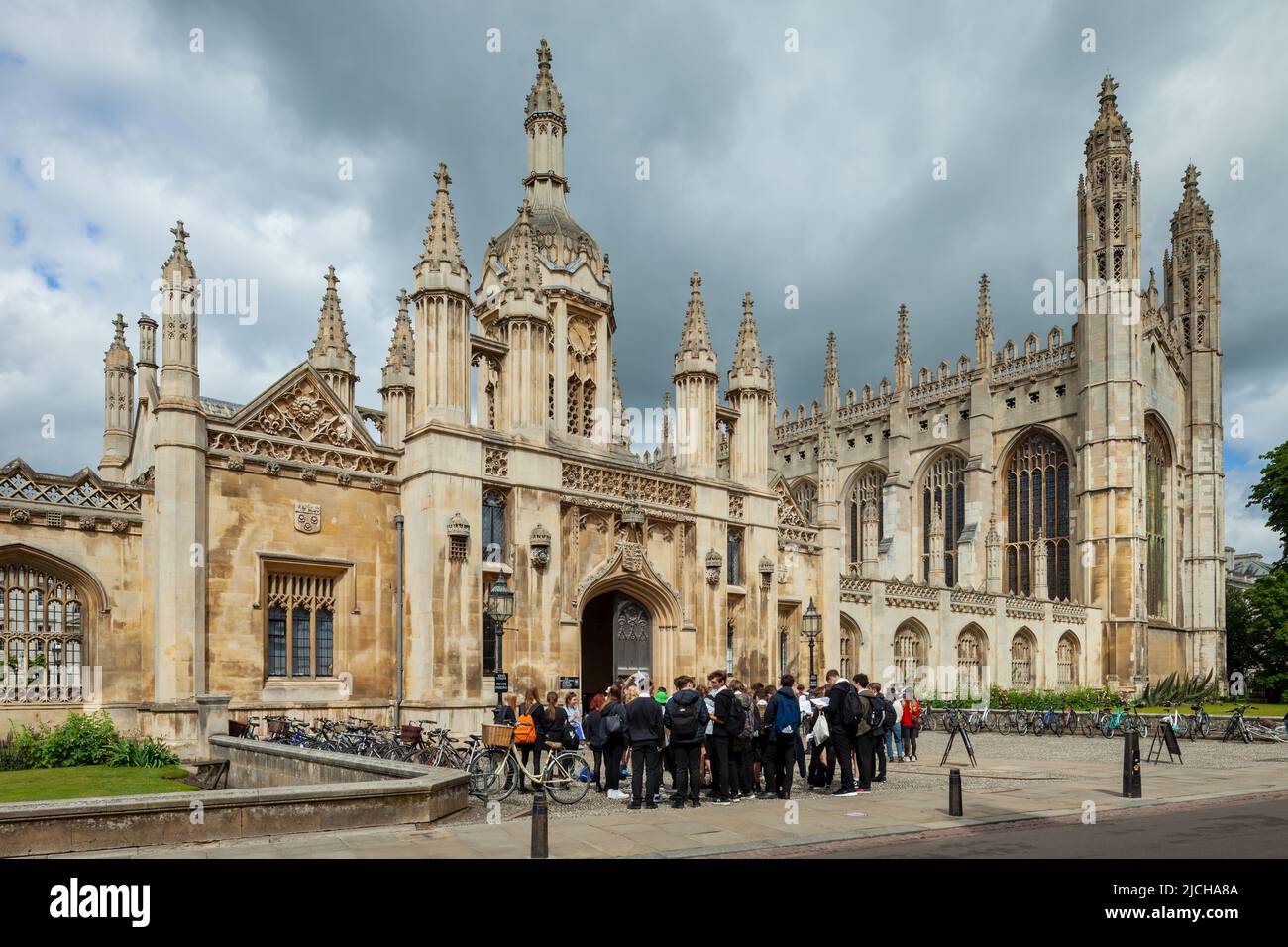 College parade hi-res stock photography and images - Alamy