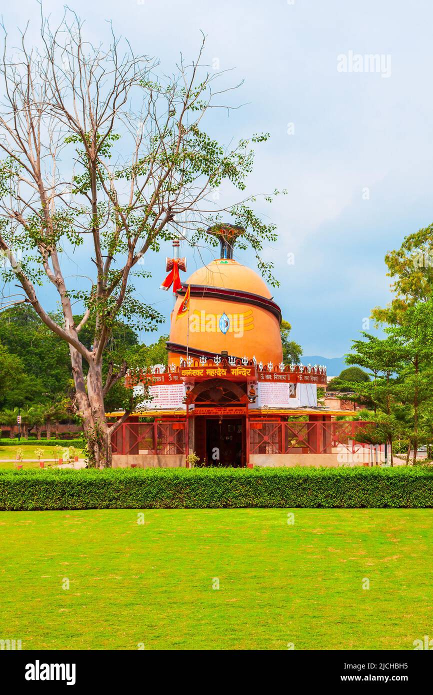Lord Shiva hindu temple in the Subhash Udhyan public park in the centre ...