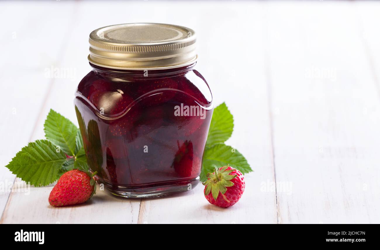 Strawberry jam jar hi-res stock photography and images - Alamy