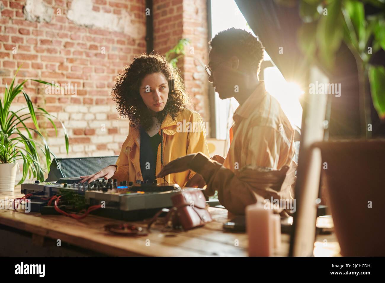 Music studio mixer booth hi-res stock photography and images - Alamy