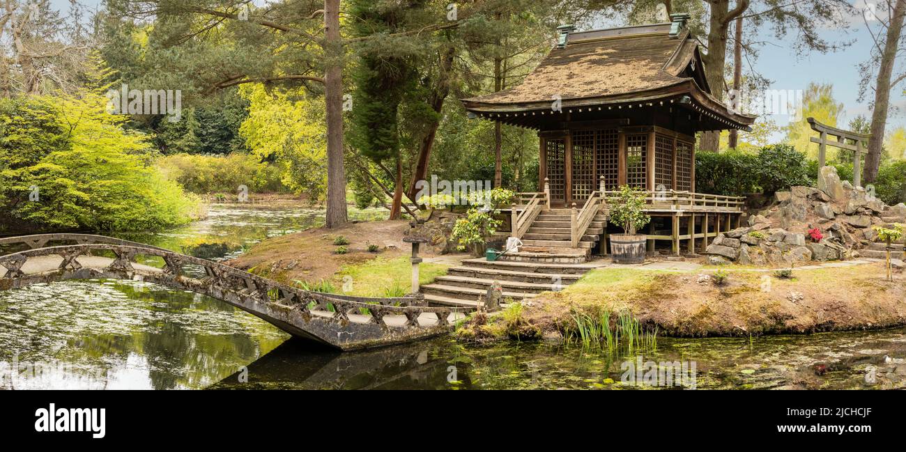 Chinese classical garden architecture Stock Photo - Alamy