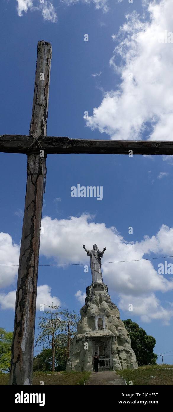 Christ the Reedemer statue by Bellando Bellandi, São Cristovão, Sergipe ...