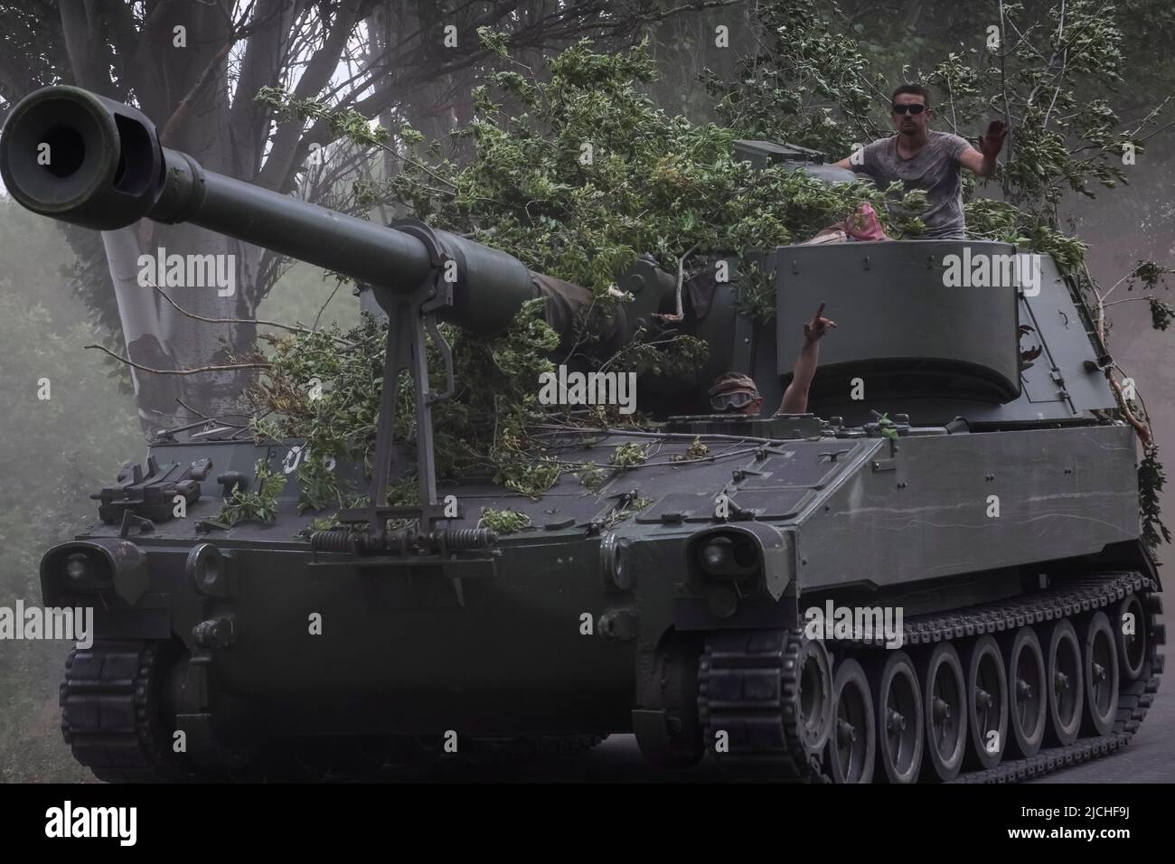 Self propelled howitzer m109 hi-res stock photography and images - Alamy