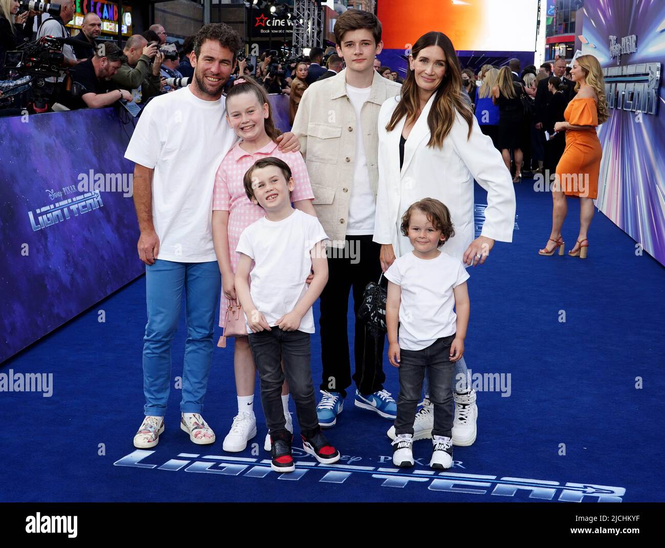 Mark Cavendish and wife Peta arrive with their children at the UK ...